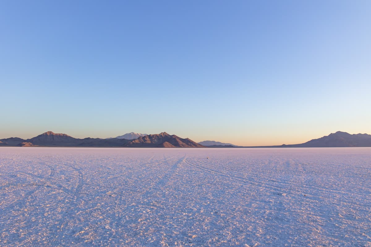 AN ESSENTIAL GUIDE FOR A BONNEVILLE SALT FLATS SUNRISE - I AM CASEY LEE